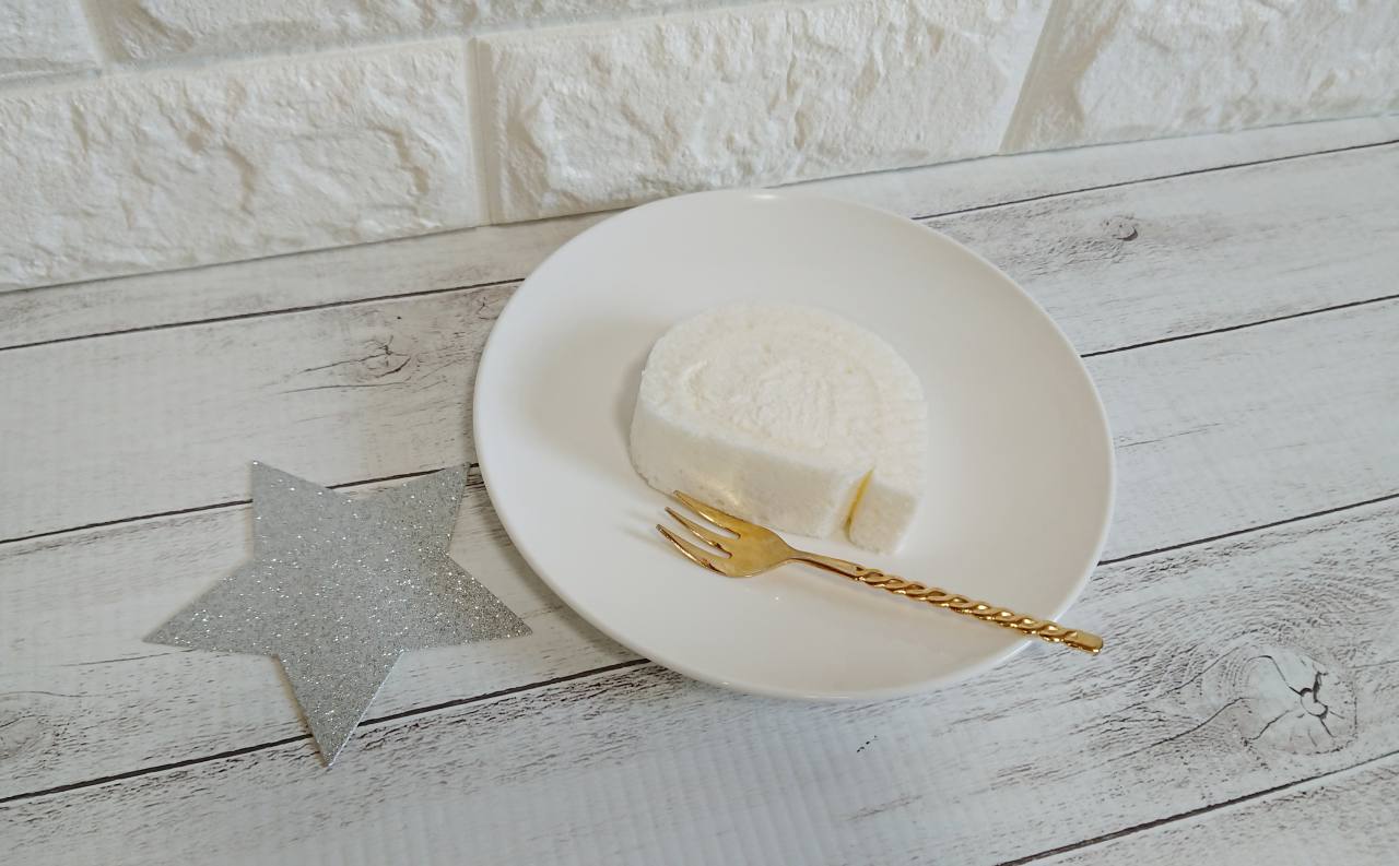 「白い恋人」のお友達!? 「白いロールケーキ」が真っ白すぎてまるで色白美人 イエモネ